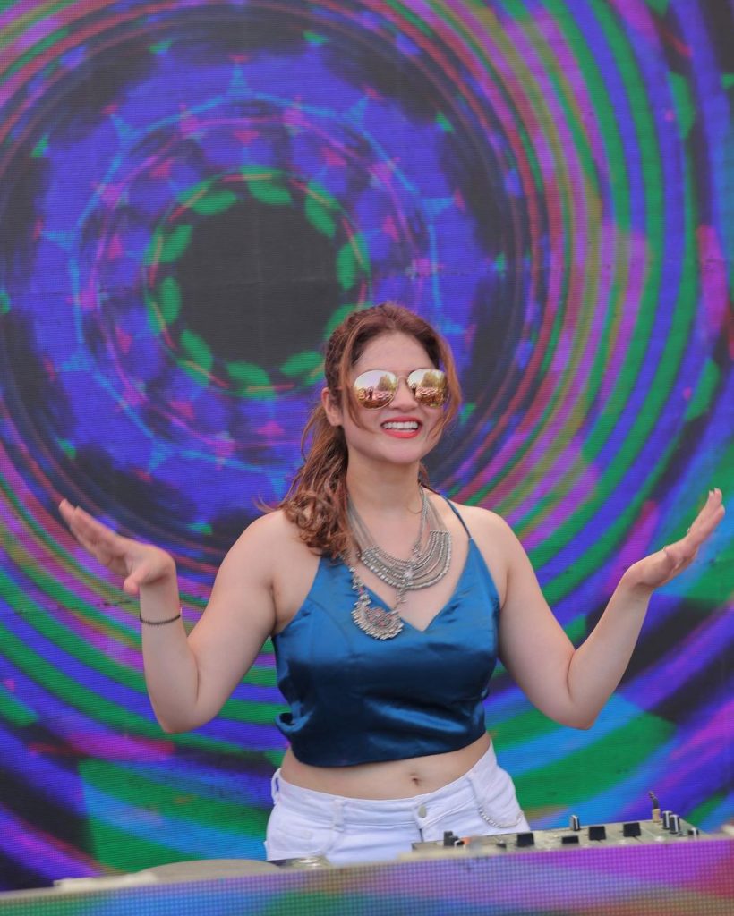 Looking For Popular Indian Female Djs For Every Occasion
